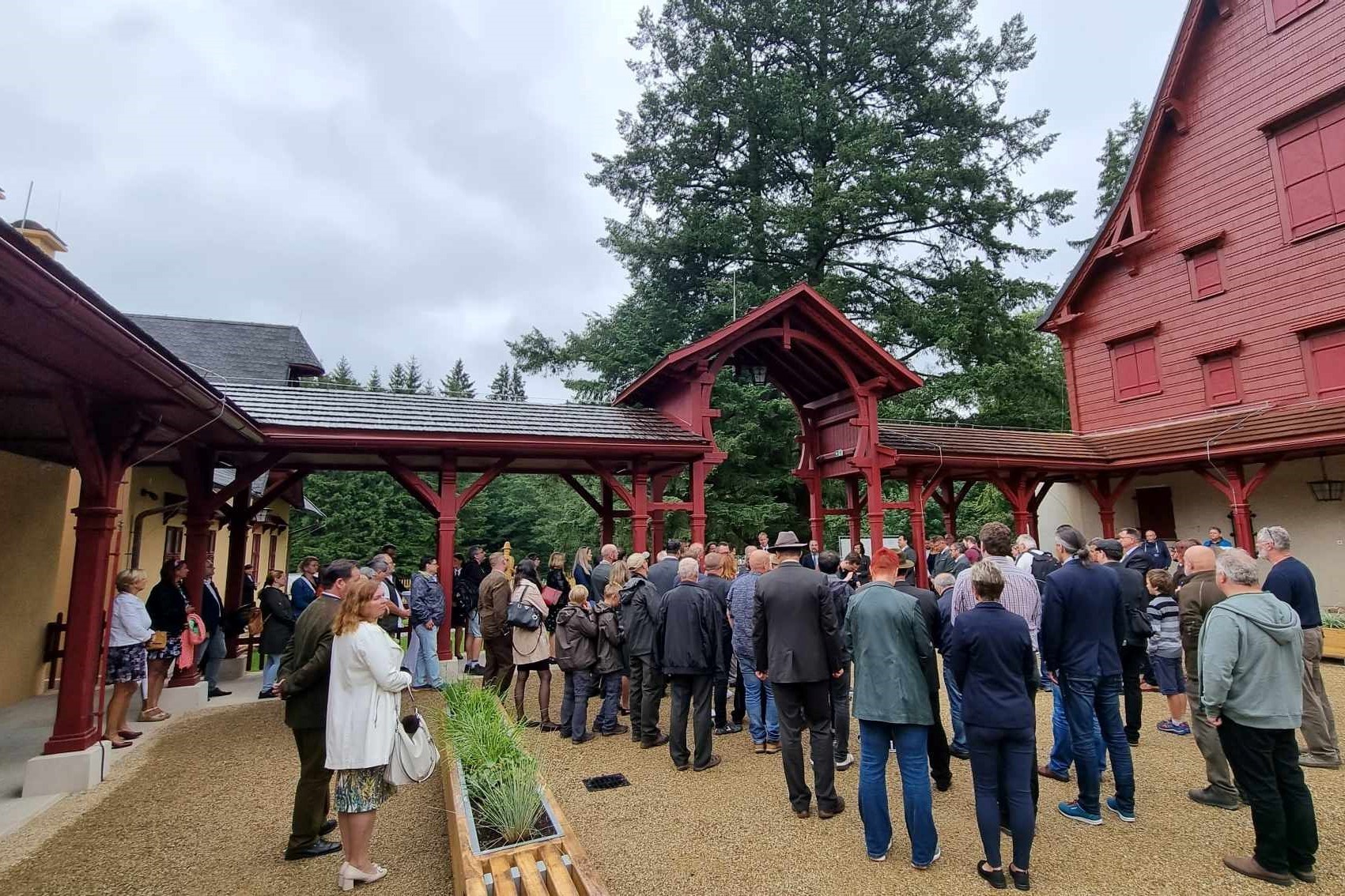 Zámeček Tři Trubky se po rekonstrukci proměnil v Dům přírody - SPS.cz ...